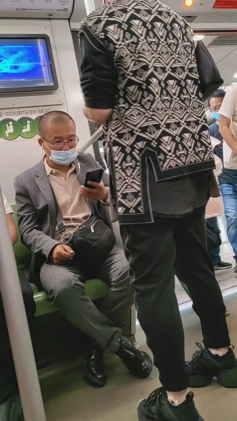 上海地铁2号线侧门
