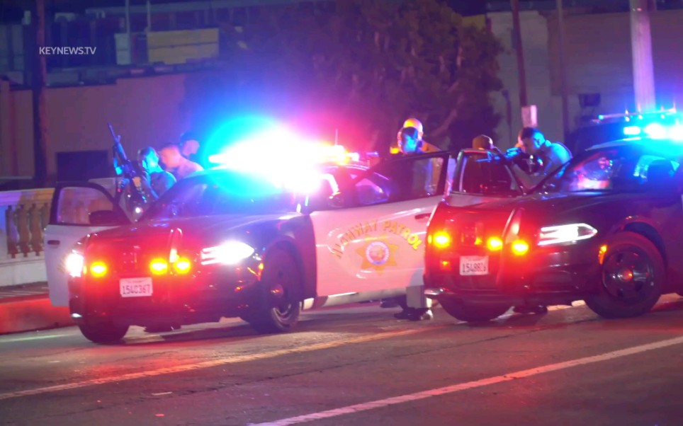 ...“快速响应!”加州公路巡警 等部门响应车辆追捕事件(2022年12月5日)