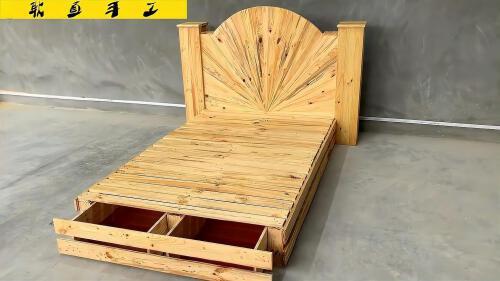 小伙利用废弃的木架制作出豪华双人大床,美观且还非常的结实耐用