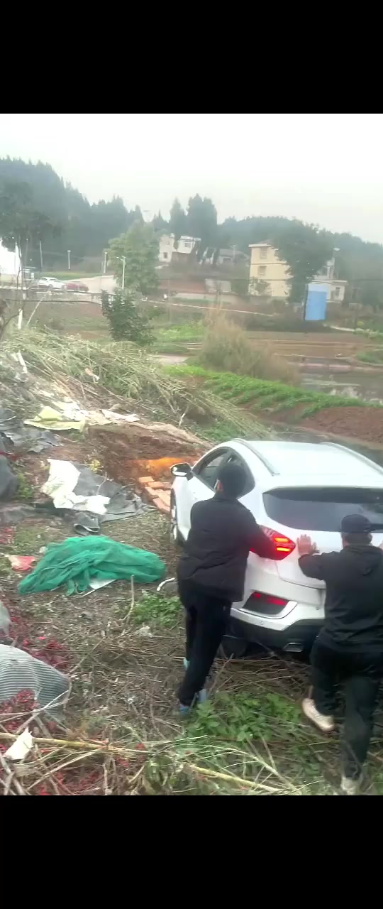 #农村生活 #危险动作请勿模仿