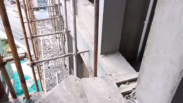 拆除外墙脚手架过程中需佩戴好安全带