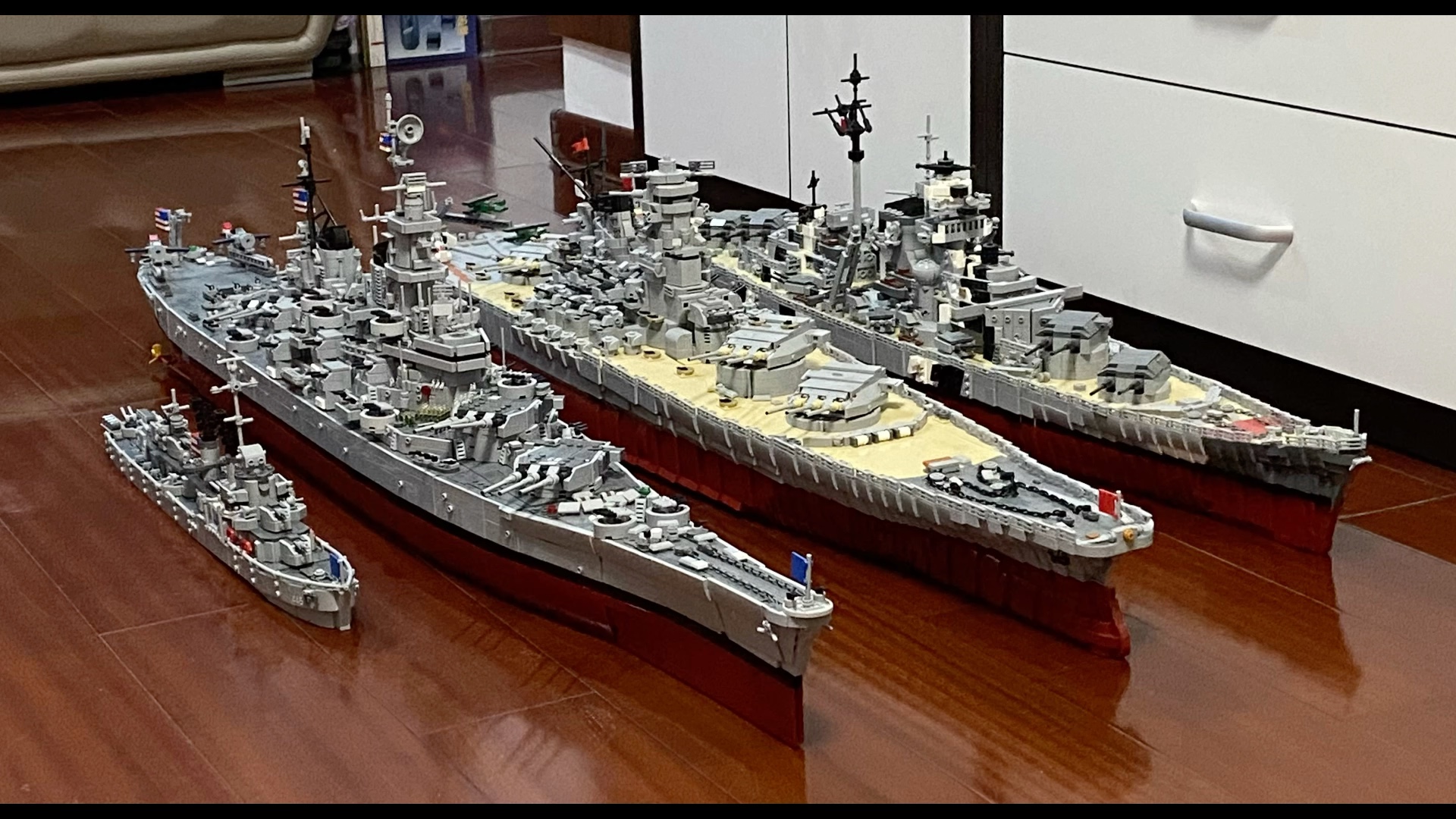【乐高MOC】1/200战列舰合影(密苏里&大和&俾斯麦)