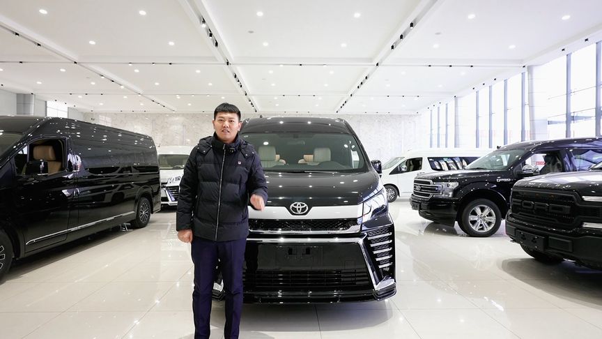 还是黑色的霸气!丰田海狮7座家用mpv商务车