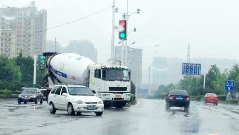 开自动挡等红灯，到底挂N挡还是P挡，新手不要大意，里面有大学问