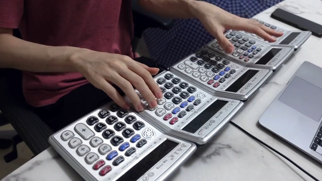 用五台计算器挑战钢琴! # 音乐 # 演奏