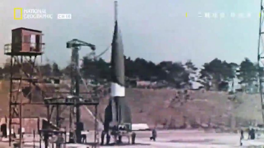 纳粹使用V2火箭袭击英国,是怎样制造出了世界上第一款弹道导弹?