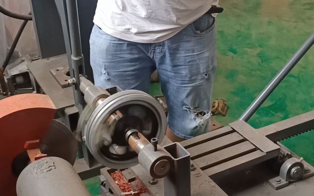 电动自行车的后轮电机拆铜线用叉子挑的费劲 这个电机切完了铜线...