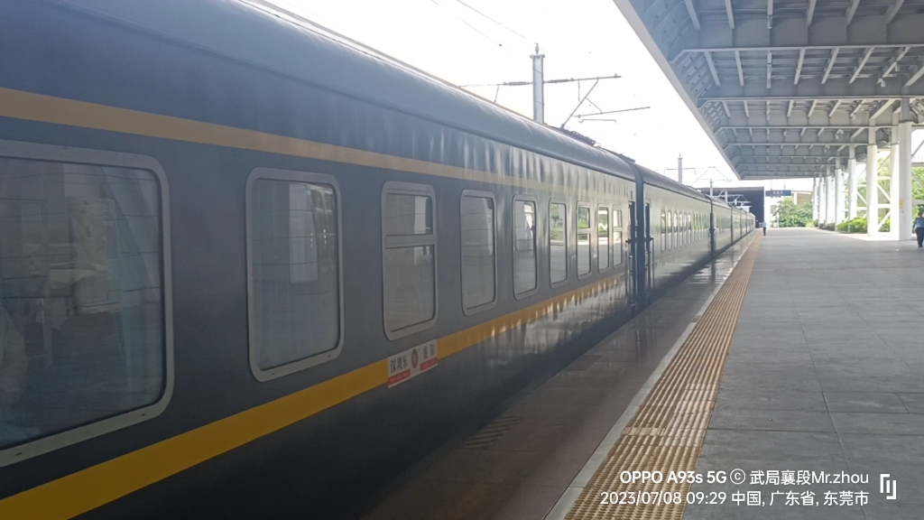 K931次列车进东莞站