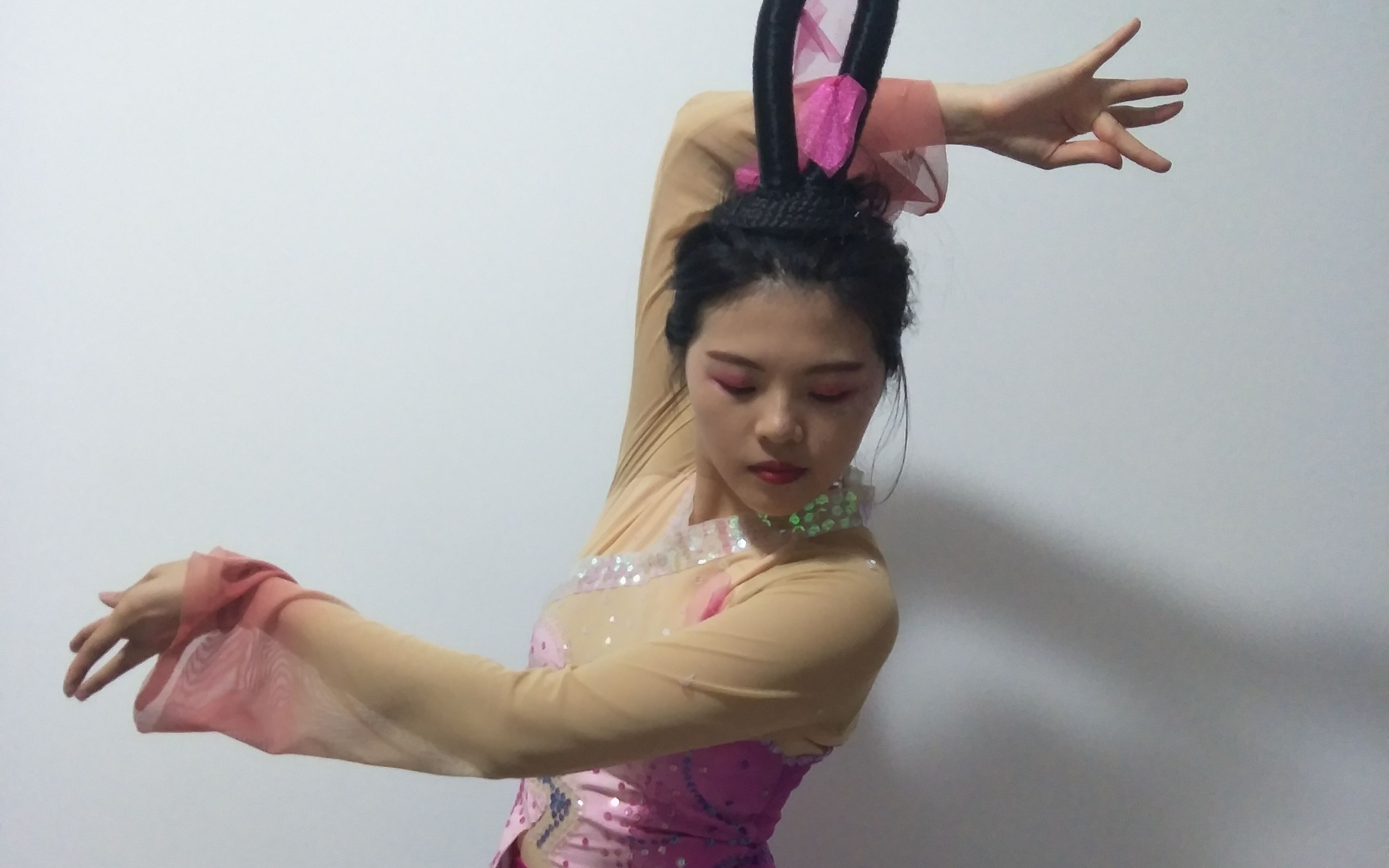 毕业晚会独舞《爱莲说》改编版 送给从广东来看我毕业晚会的我爸爸...