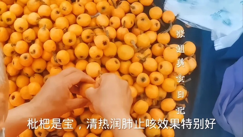 新鲜的枇杷吃不完做成枇杷膏,清热润肺又止咳化痰,放一年不坏