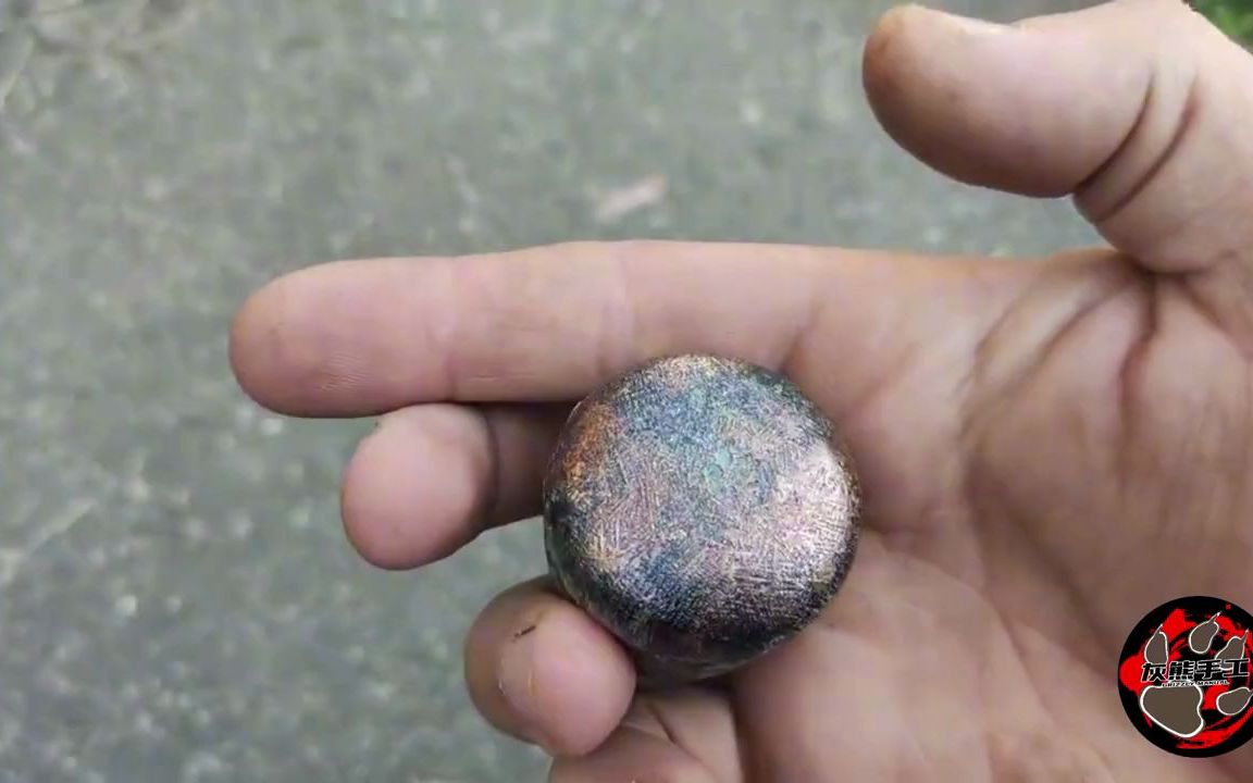 用钢珠和刀片制作精美实用的大马士革钢剃须刀