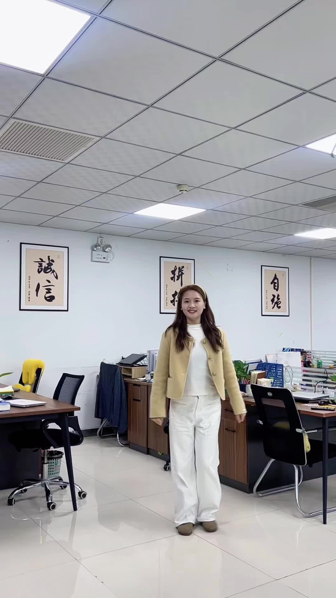 #简单易学舞蹈 #低脂舞蹈 #欢乐办公室 周三的小美好:阳光、音乐、...