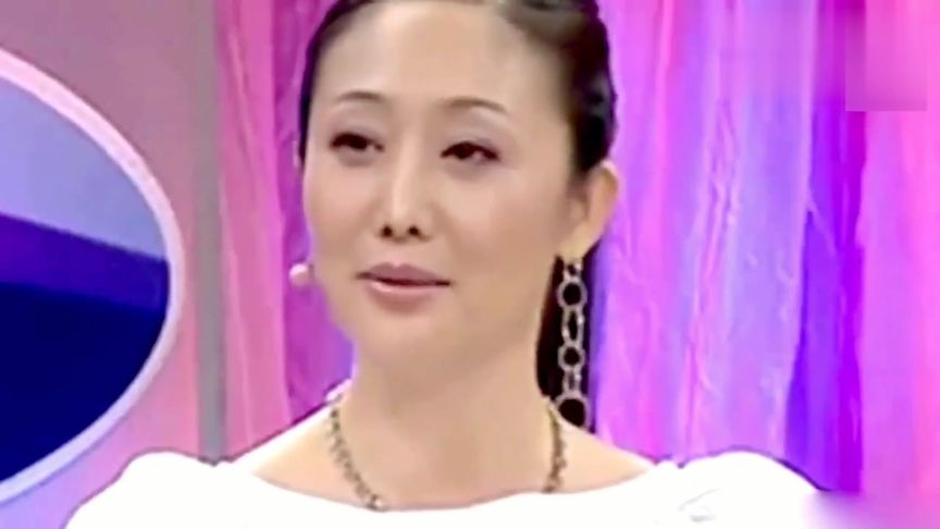 还记得《还珠格格》里的令妃娘娘吗?52岁的她变得更美了!
