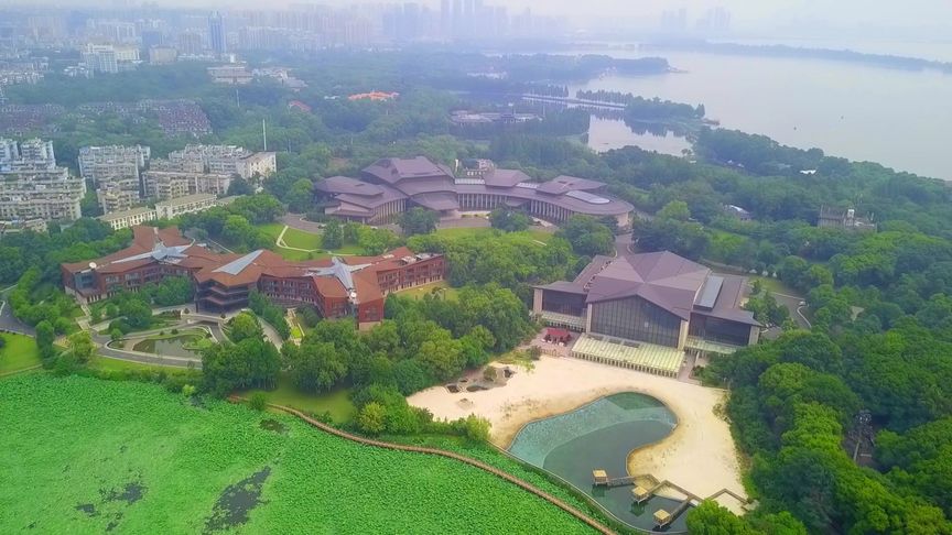航拍武汉东湖国际会议中心,这是湖北省最高端的商务接待中心!