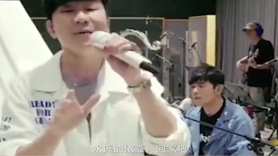 周杰伦林俊杰合唱最特别版本的《稻香》 ,致敬所有的白衣天使~