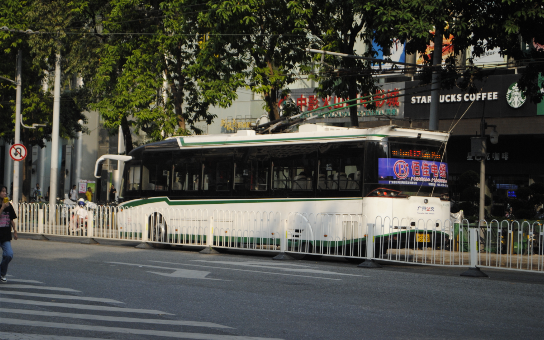 广州城内最后的宇通无轨电车