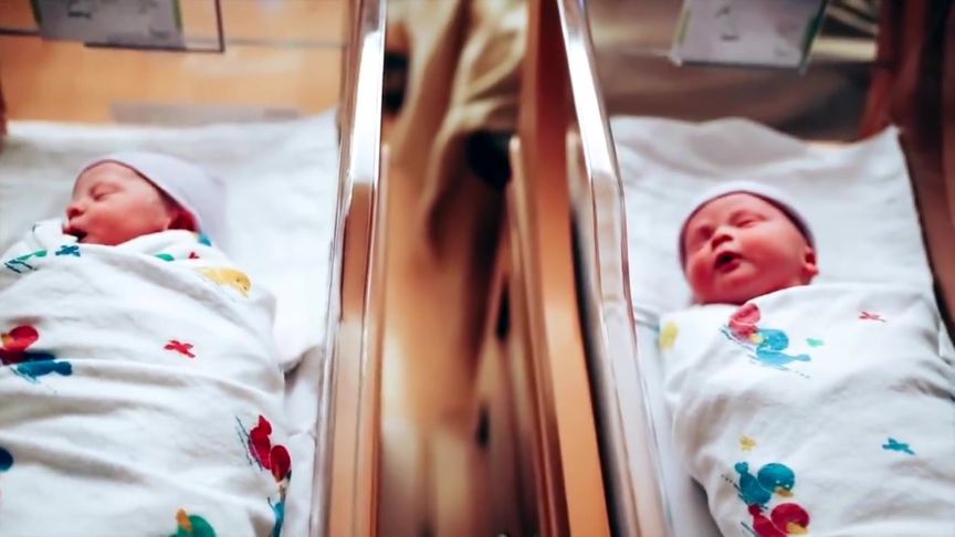 专业摄影师记录双胞胎宝宝出生全过程,母亲节向伟大的妈妈致敬!