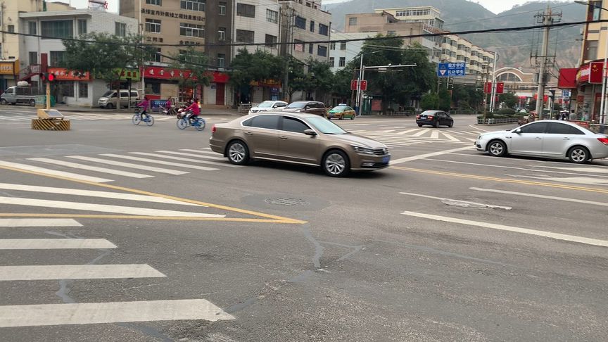 人行横道这么设计安全吗?