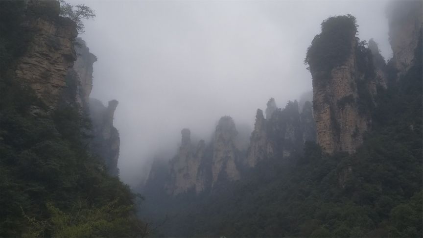 世界上景观最神奇的观光电梯—张家界百龙天梯及周边群峰掠影