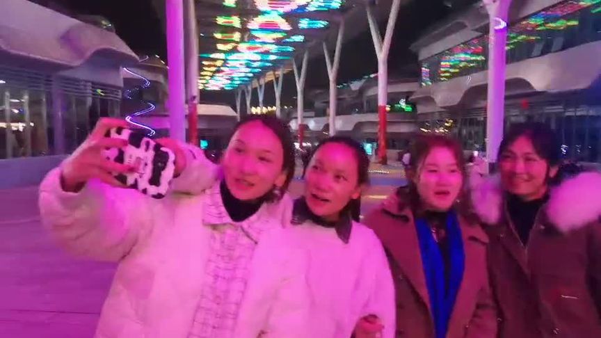 在这孤单夜晚,想个人聊聊天,打开微信信息不知发给谁