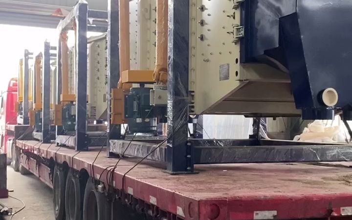 加大型筛选硅砂、石英砂的振动筛