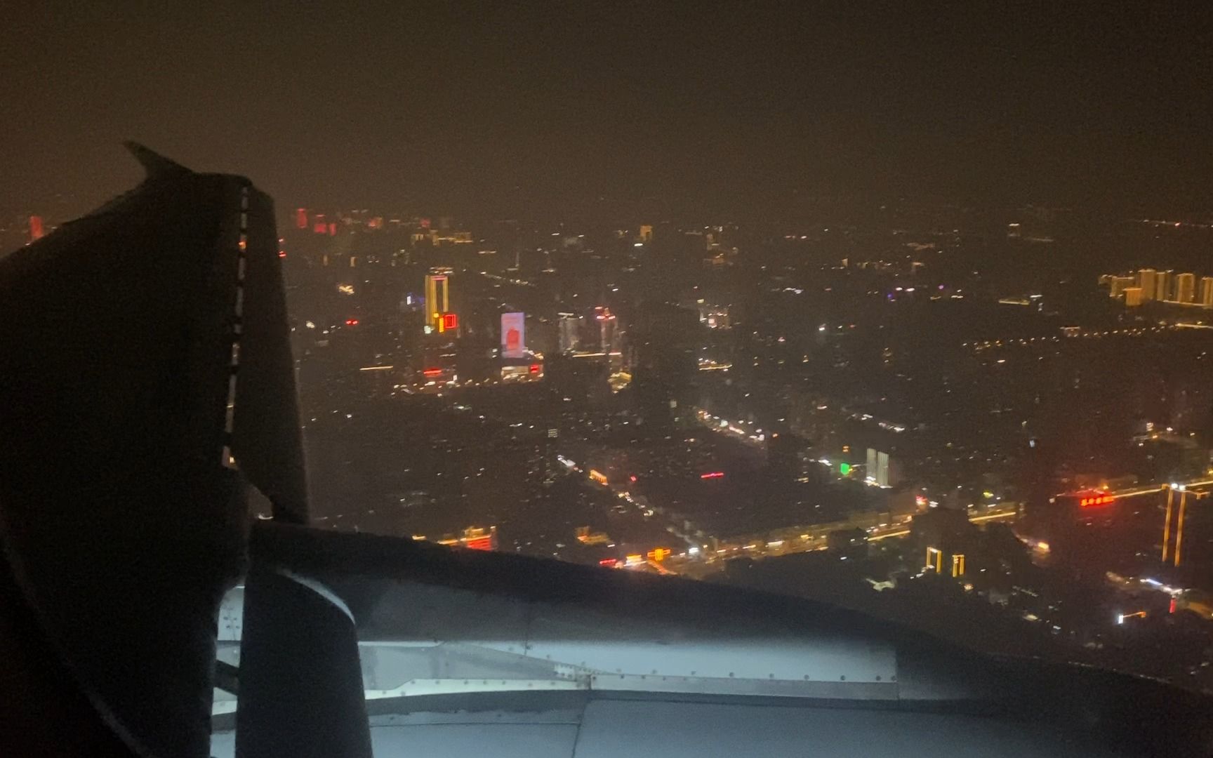 四川航空A321夜间落地太原,康康太原夜景