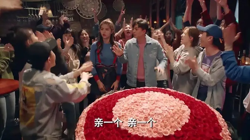 爱情公寓:小伙计划求婚,哪料商家看走眼,给别人做了嫁衣