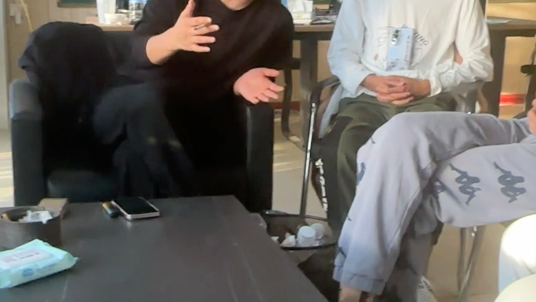 线下学生代理开会讨论