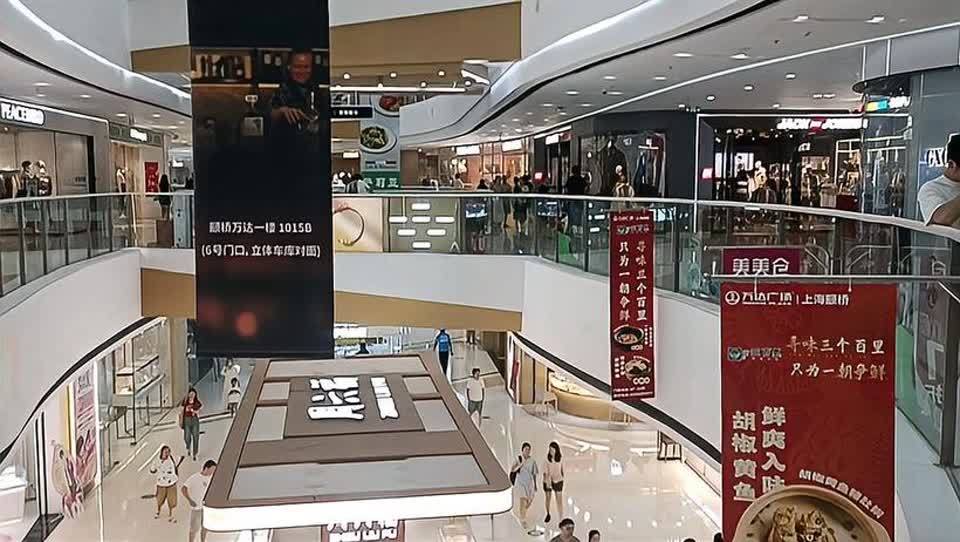 这是万达广场的商业街,看看吧,非常的漂亮