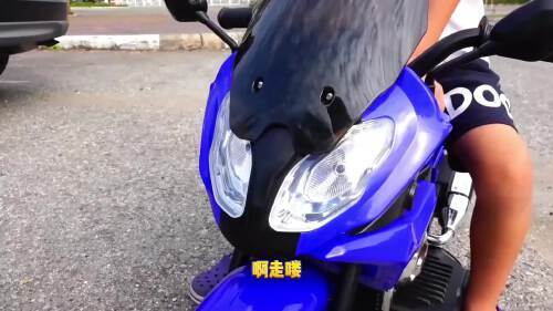 儿童动画:萌娃骑摩托车,他能否驾驭风火轮?