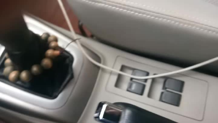 这是长安悦翔v3的手刹,然后没有采用电子刹车!【来自懂车帝车友圈】