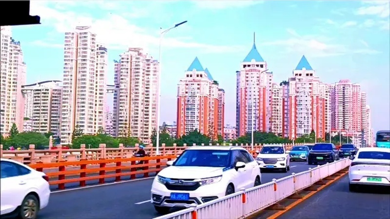 繁华街市闹,车水马龙间。福州149路公交车路线