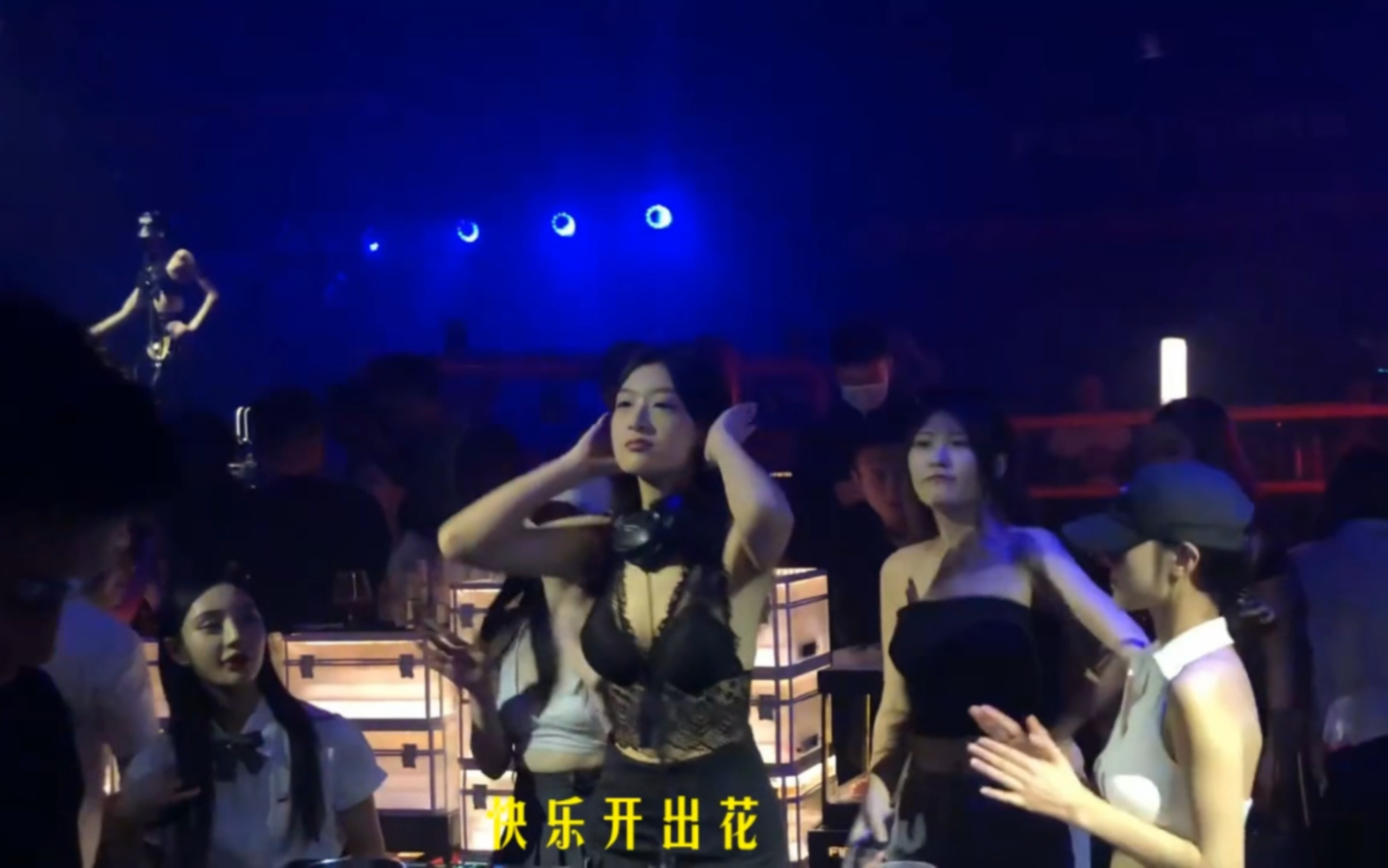 ...呀扭快乐开出花左手右手耶右手左手花手呀嘛背后脚并齐奖励朵小红花