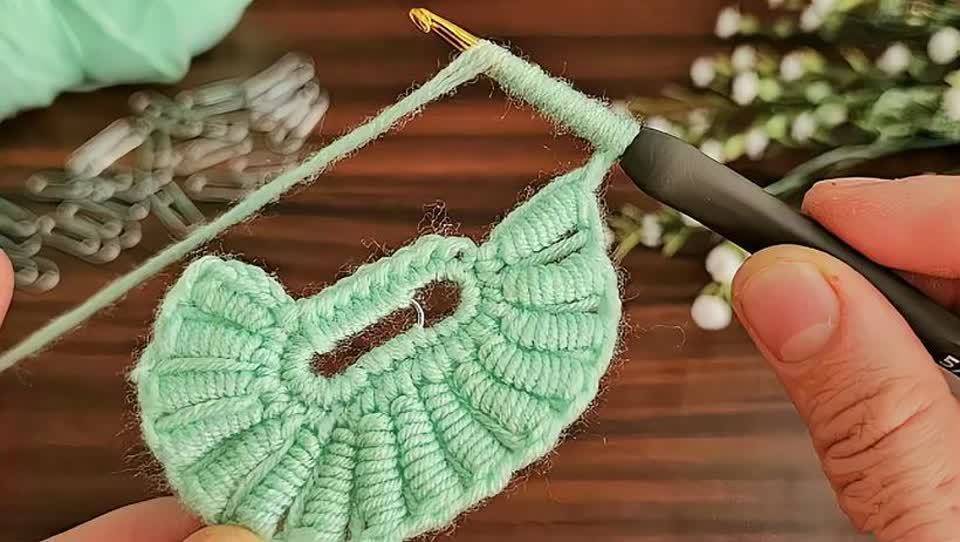 旧别针千万不要丢,用毛线简单编织下,成品超美超实用