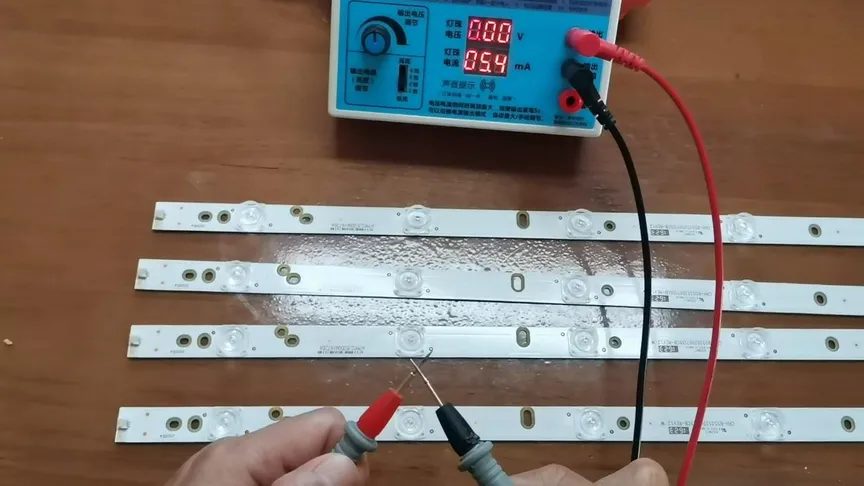 LED灯条测试仪实际上就是一个电流源,你也用它测试灯条好坏