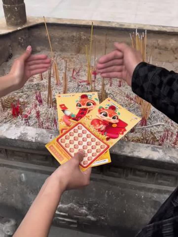 刮刮乐的最佳刮开方式#人类迷惑行为 #当代大学生精神状态 #在过好...