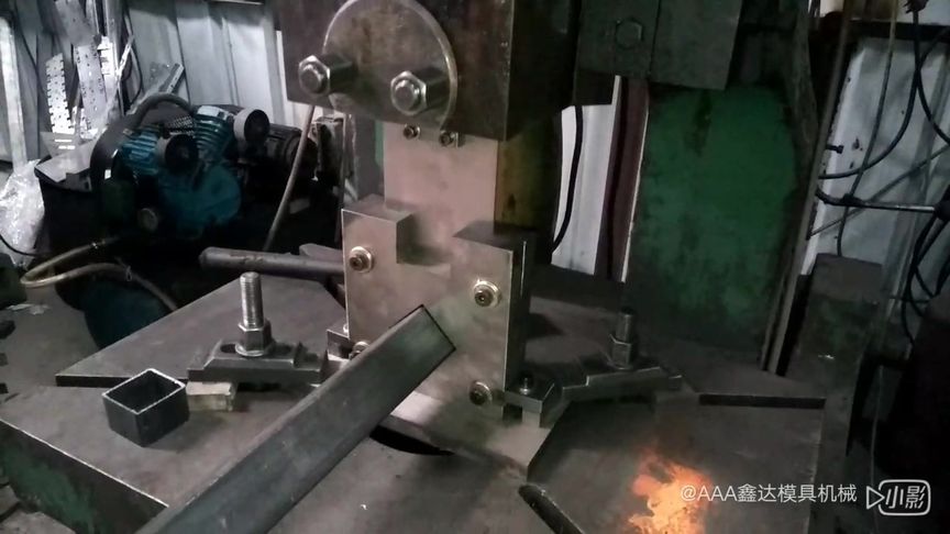 镀锌管铁管方管模具冲断视频
