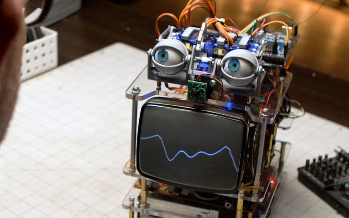 制作一个复古的酷酷的可交互机器人!