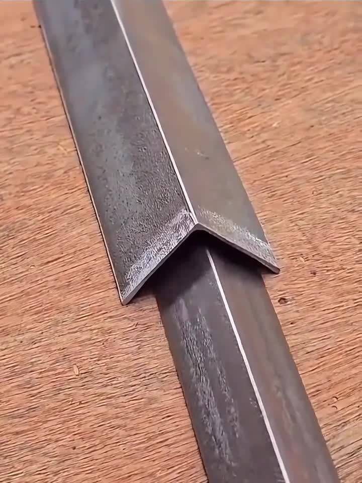 难住师傅的制作技巧!两根不等直径角钢完美焊接