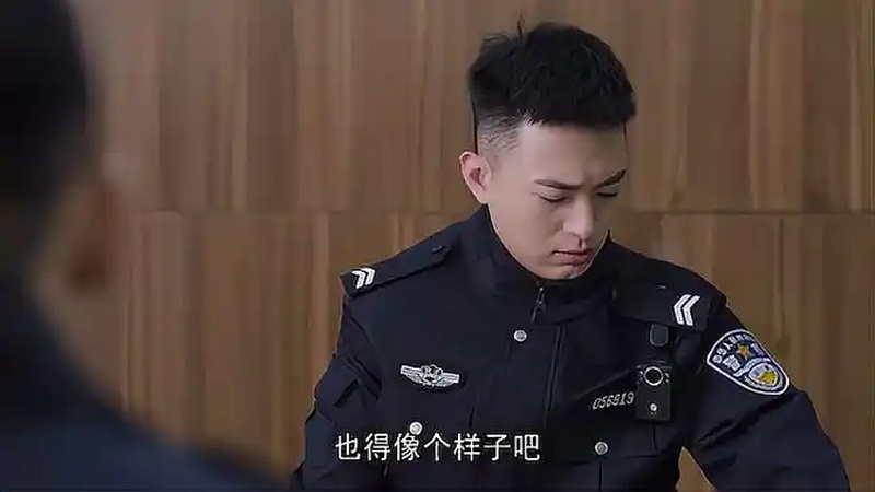 人民警察:小伙日常出糗,偷懒按到对讲机,警局都听到他要混日子