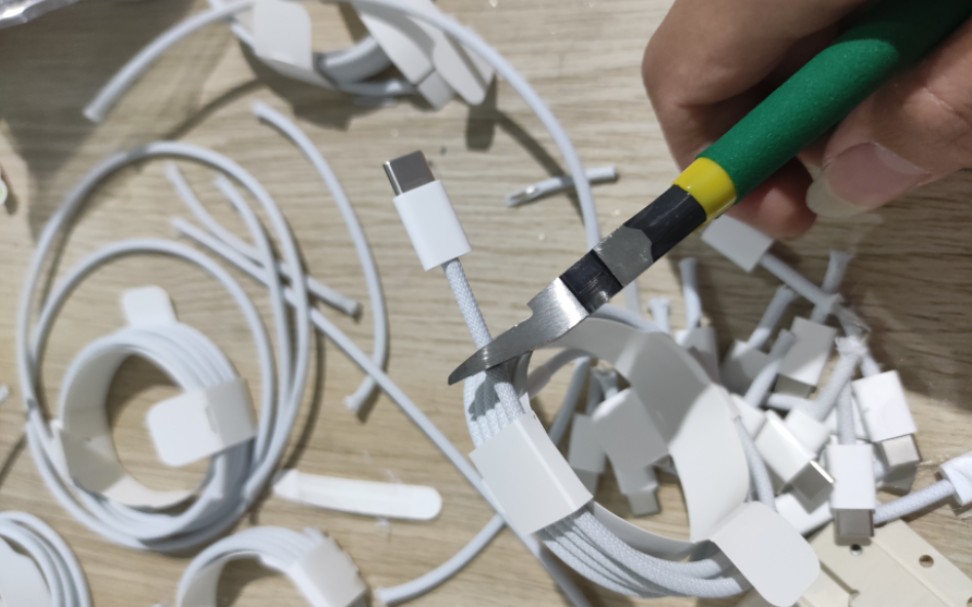 暴力拆解苹果Type-C数据线