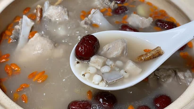 广东人爱喝的五指毛桃茯苓汤,材料和做法很.