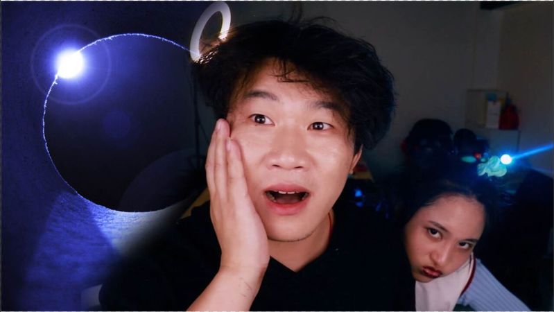 搞笑诡故事:男孩深夜上厕所,发现马桶里有个奇怪的倒影!