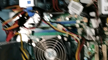 主机开机几秒就自动断电,是什么配件出现问题了?