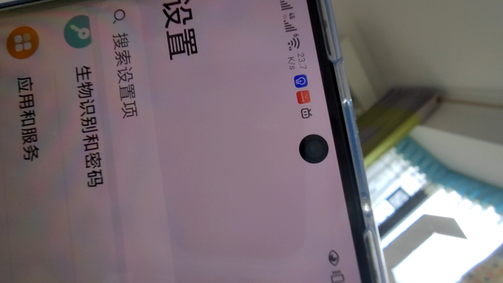 P50 Pro挖孔里的摄像头是不居中的