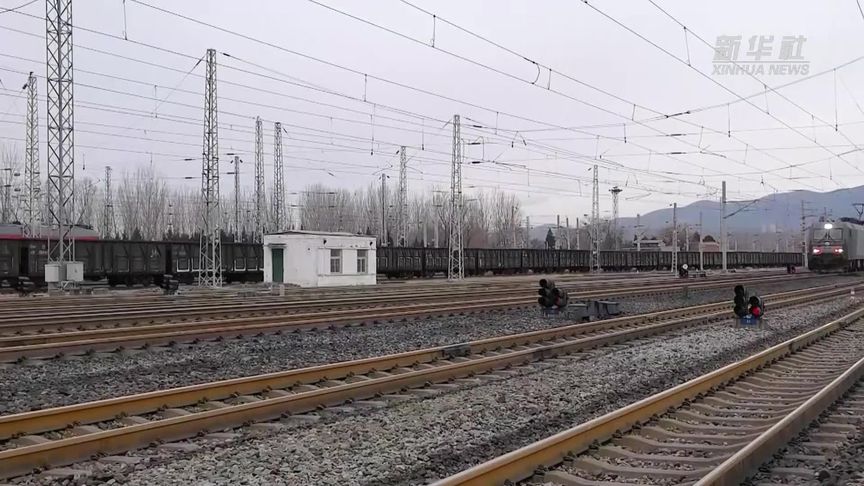 快来数一数,大秦铁路2万吨重载列车有多少节