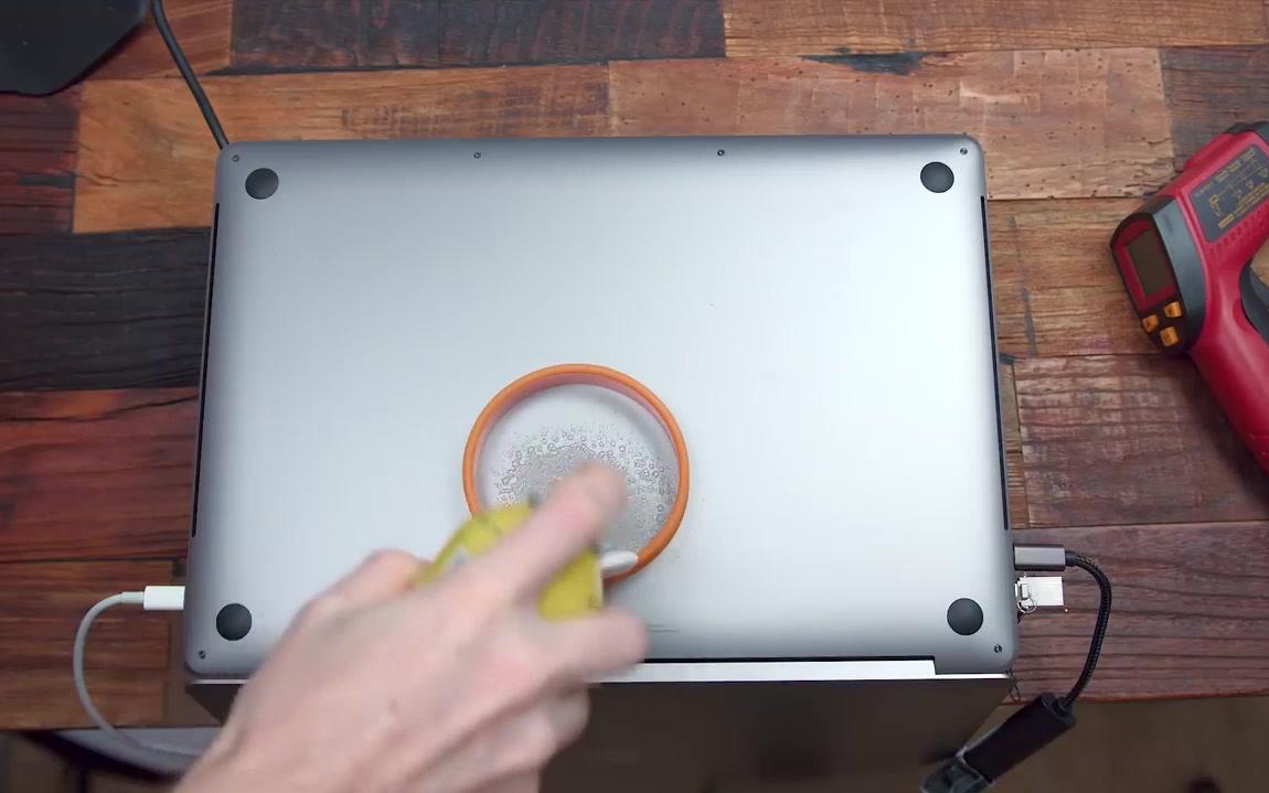 全新 i9 MacBook Pro 居然能煎蛋!