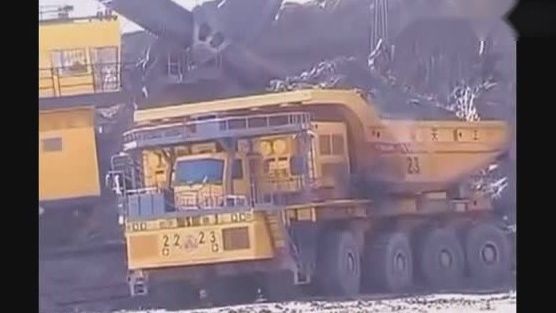 中国最大的自卸卡车-航天重工WTW220E电动轮矿用自卸车