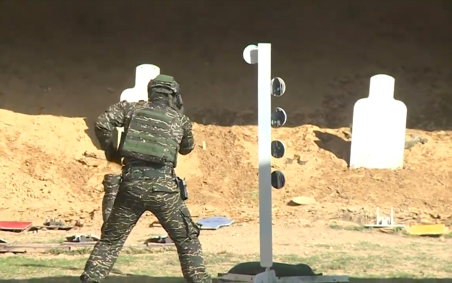 用CS:GO训练课程还原台湾特种兵打靶