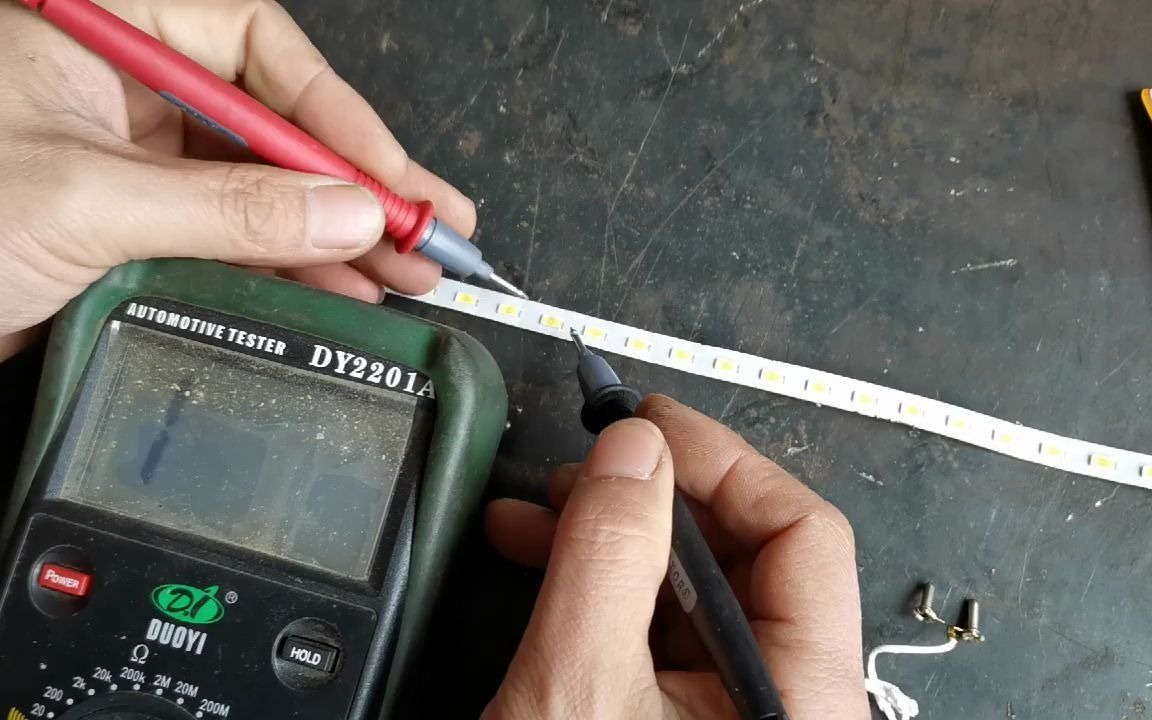 LED灯管维修！还没等修呢，直接拆报废了